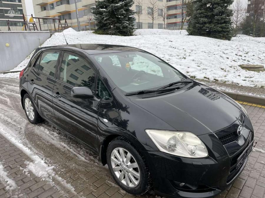 Black Toyota Auris 2007 in Vilnius, with an engine capacity of 1.60 L and mileage of 177 thousand km for 3300 €, photo 6 on AUTOMOTO.COM.LV