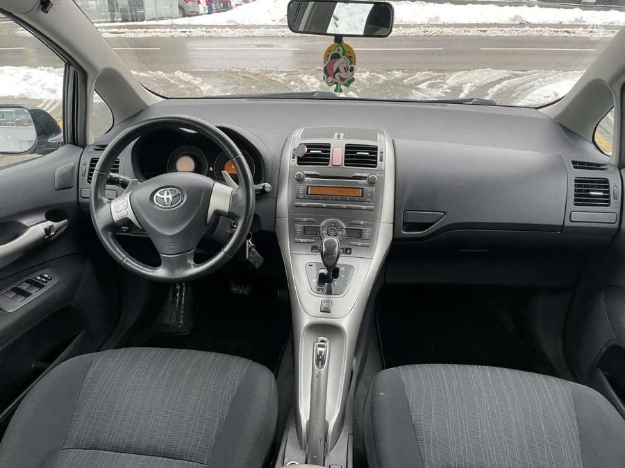 Black Toyota Auris 2007 in Vilnius, with an engine capacity of 1.60 L and mileage of 177 thousand km for 3300 €, photo 12 on AUTOMOTO.COM.LV