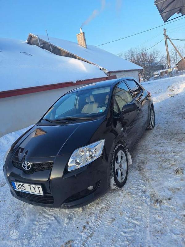 Black Toyota Auris 2007 in Kaunas, with an engine capacity of 2.00 L and mileage of 310 thousand km for 1450 €, photo 1 on AUTOMOTO.COM.LV