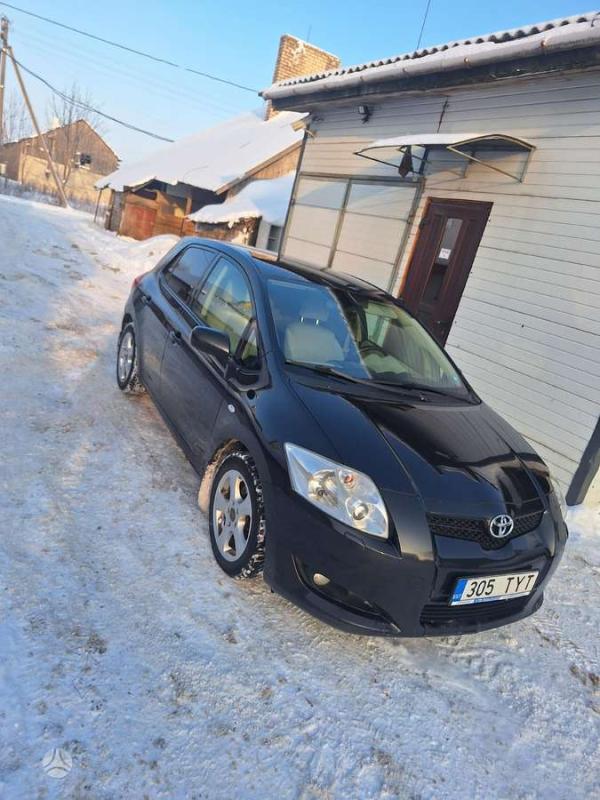Black Toyota Auris 2007 in Kaunas, with an engine capacity of 2.00 L and mileage of 310 thousand km for 1450 €, photo 2 on AUTOMOTO.COM.LV