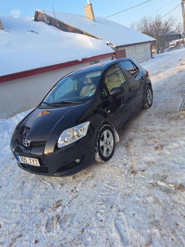 Black Toyota Auris 2007 in Kaunas, with an engine capacity of 2.00 L and mileage of 310 thousand km for 1450 €, photo 3 on AUTOMOTO.COM.LV