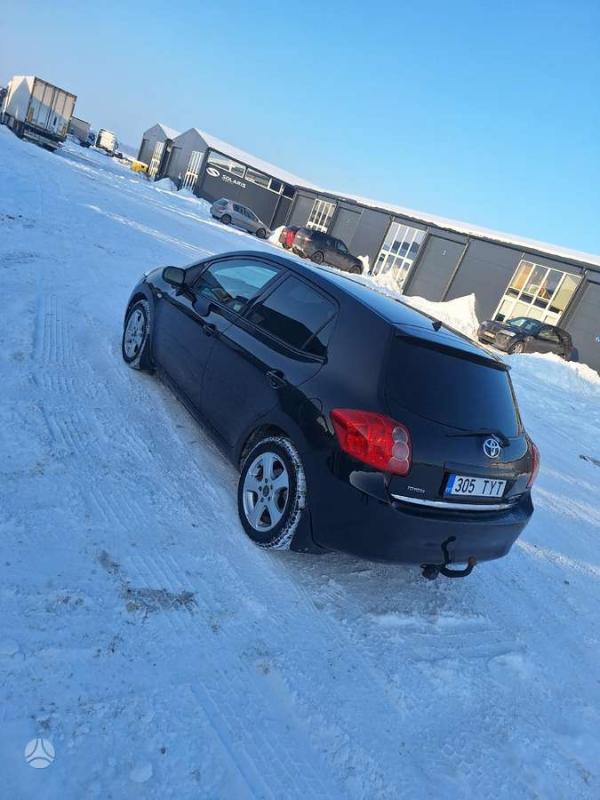 Black Toyota Auris 2007 in Kaunas, with an engine capacity of 2.00 L and mileage of 310 thousand km for 1450 €, photo 4 on AUTOMOTO.COM.LV