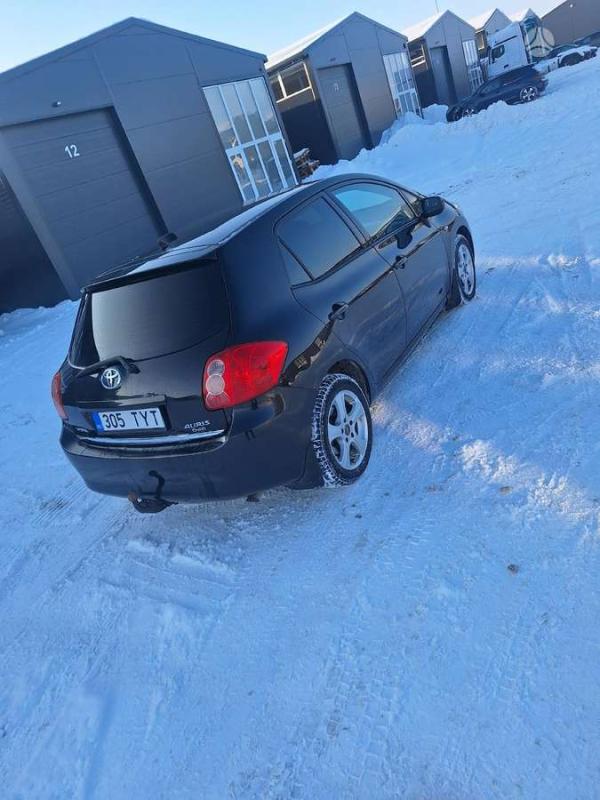 Black Toyota Auris 2007 in Kaunas, with an engine capacity of 2.00 L and mileage of 310 thousand km for 1450 €, photo 5 on AUTOMOTO.COM.LV