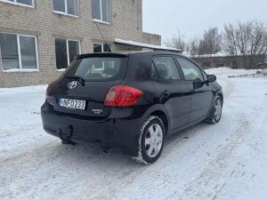 Black Toyota Auris 2007 in Panevezys, with an engine capacity of 2.00 L and mileage of 310 thousand km for 2500 €, photo 5 on AUTOMOTO.COM.LV