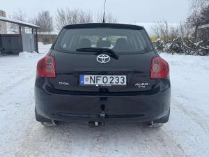 Black Toyota Auris 2007 in Panevezys, with an engine capacity of 2.00 L and mileage of 310 thousand km for 2500 €, photo 6 on AUTOMOTO.COM.LV