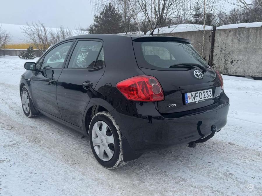 Black Toyota Auris 2007 in Panevezys, with an engine capacity of 2.00 L and mileage of 310 thousand km for 2500 €, photo 7 on AUTOMOTO.COM.LV