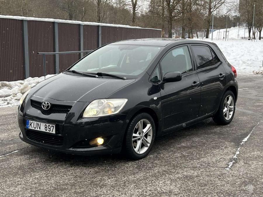 Melns Toyota Auris 2007 Viļņa, ar dzinēja tilpumu 2.00 L un nobraukumu 258 tūkst. km par 1999 €, foto 1 vietnē AUTOMOTO.COM.LV