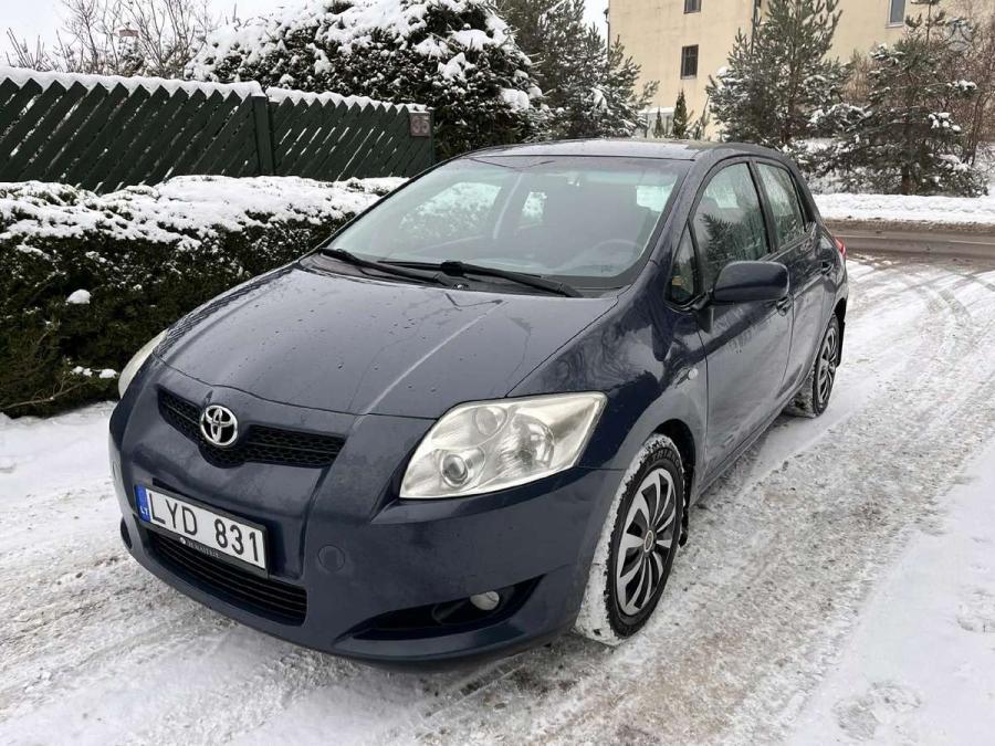 Black Toyota Auris 2007 in Vilnius, with an engine capacity of 1.36 L and mileage of 291 thousand km for 2200 €, photo 1 on AUTOMOTO.COM.LV