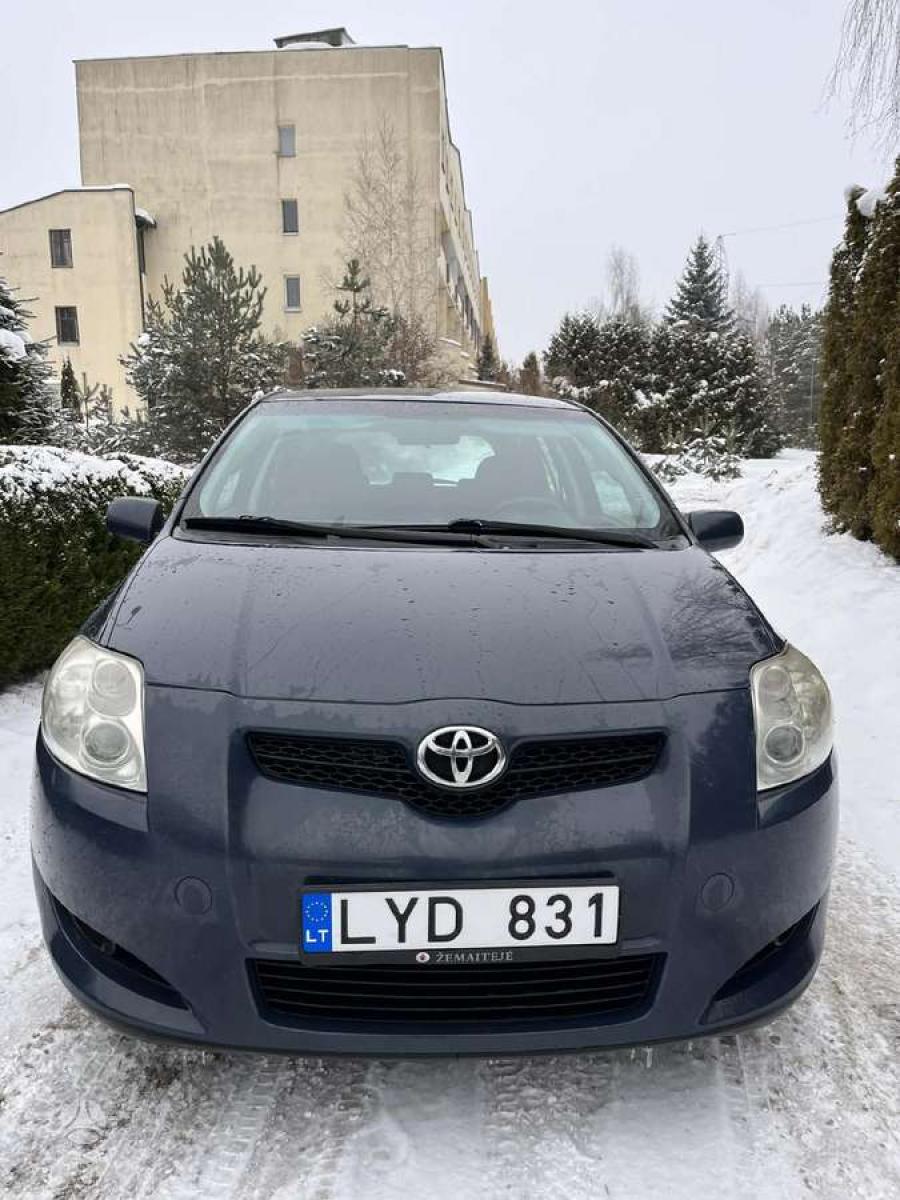 Black Toyota Auris 2007 in Vilnius, with an engine capacity of 1.36 L and mileage of 291 thousand km for 2200 €, photo 2 on AUTOMOTO.COM.LV