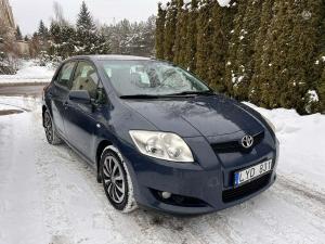 Black Toyota Auris 2007 in Vilnius, with an engine capacity of 1.36 L and mileage of 291 thousand km for 2200 €, photo 3 on AUTOMOTO.COM.LV