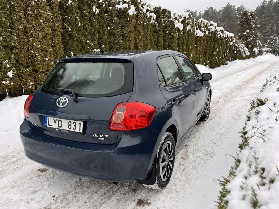 Black Toyota Auris 2007 in Vilnius, with an engine capacity of 1.36 L and mileage of 291 thousand km for 2200 €, photo 4 on AUTOMOTO.COM.LV