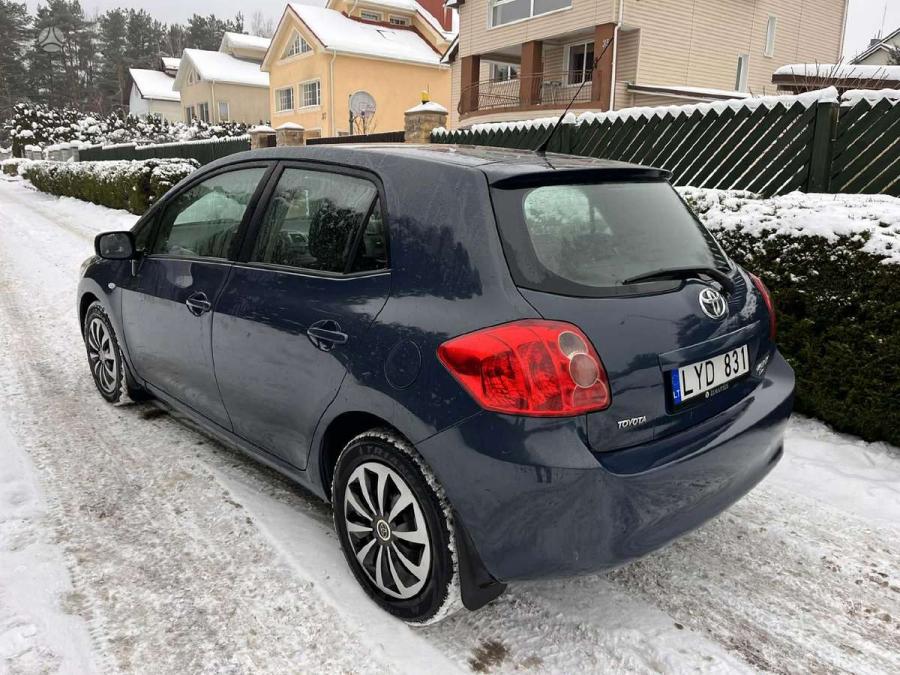 Black Toyota Auris 2007 in Vilnius, with an engine capacity of 1.36 L and mileage of 291 thousand km for 2200 €, photo 6 on AUTOMOTO.COM.LV