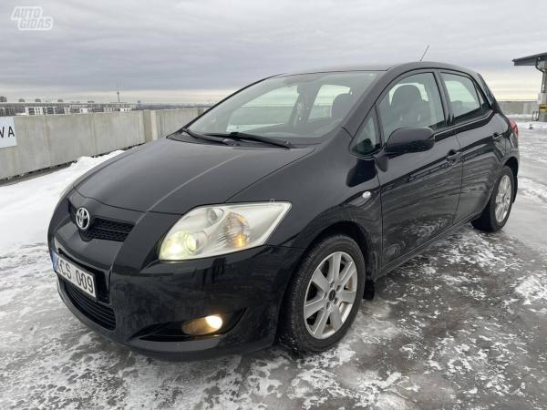 Black Toyota Auris 2007 in Vilnius, with an engine capacity of 2.00 L and mileage of 323 thousand km for 2550 €, photo 1 on AUTOMOTO.COM.LV