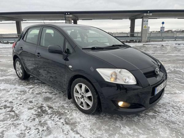 Black Toyota Auris 2007 in Vilnius, with an engine capacity of 2.00 L and mileage of 323 thousand km for 2550 €, photo 3 on AUTOMOTO.COM.LV