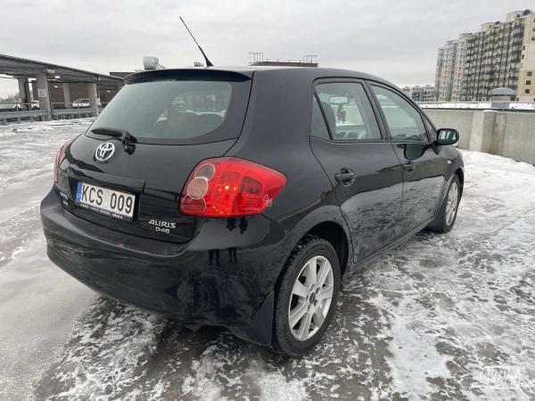 Black Toyota Auris 2007 in Vilnius, with an engine capacity of 2.00 L and mileage of 323 thousand km for 2550 €, photo 4 on AUTOMOTO.COM.LV