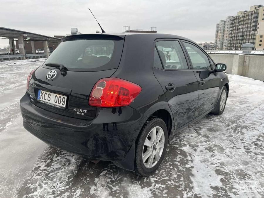Black Toyota Auris 2007 in Vilnius, with an engine capacity of 2.00 L and mileage of 323 thousand km for 2550 €, photo 4 on AUTOMOTO.COM.LV