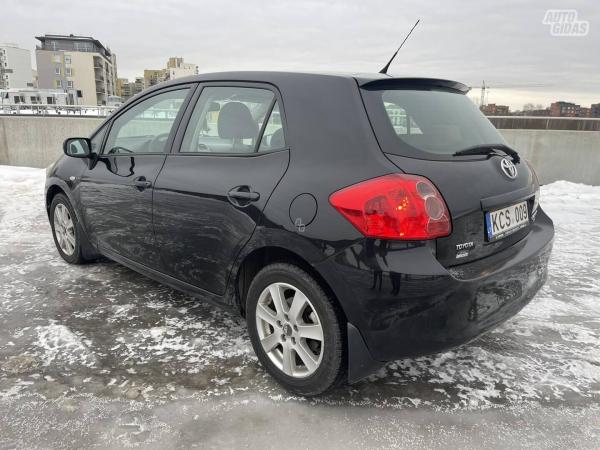 Black Toyota Auris 2007 in Vilnius, with an engine capacity of 2.00 L and mileage of 323 thousand km for 2550 €, photo 5 on AUTOMOTO.COM.LV