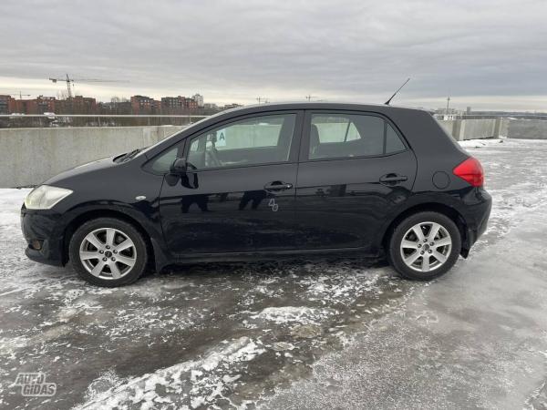 Black Toyota Auris 2007 in Vilnius, with an engine capacity of 2.00 L and mileage of 323 thousand km for 2550 €, photo 6 on AUTOMOTO.COM.LV