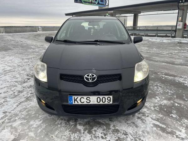 Black Toyota Auris 2007 in Vilnius, with an engine capacity of 2.00 L and mileage of 323 thousand km for 2550 €, photo 7 on AUTOMOTO.COM.LV