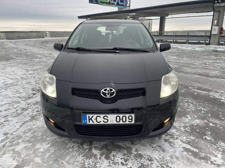 Black Toyota Auris 2007 in Vilnius, with an engine capacity of 2.00 L and mileage of 323 thousand km for 2550 €, photo 7 on AUTOMOTO.COM.LV