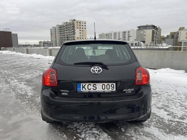 Black Toyota Auris 2007 in Vilnius, with an engine capacity of 2.00 L and mileage of 323 thousand km for 2550 €, photo 8 on AUTOMOTO.COM.LV