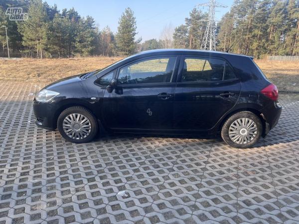 Melns Toyota Auris 2007 Viļņa, ar dzinēja tilpumu 1.40 L un nobraukumu 293 tūkst. km par 2000 €, foto 2 vietnē AUTOMOTO.COM.LV