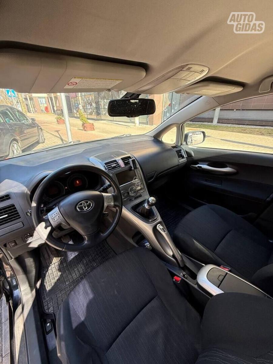 Melns Toyota Auris 2007 Klaipėda, ar dzinēja tilpumu 2.00 L un nobraukumu 328 tūkst. km par 1800 €, foto 1 vietnē AUTOMOTO.COM.LV