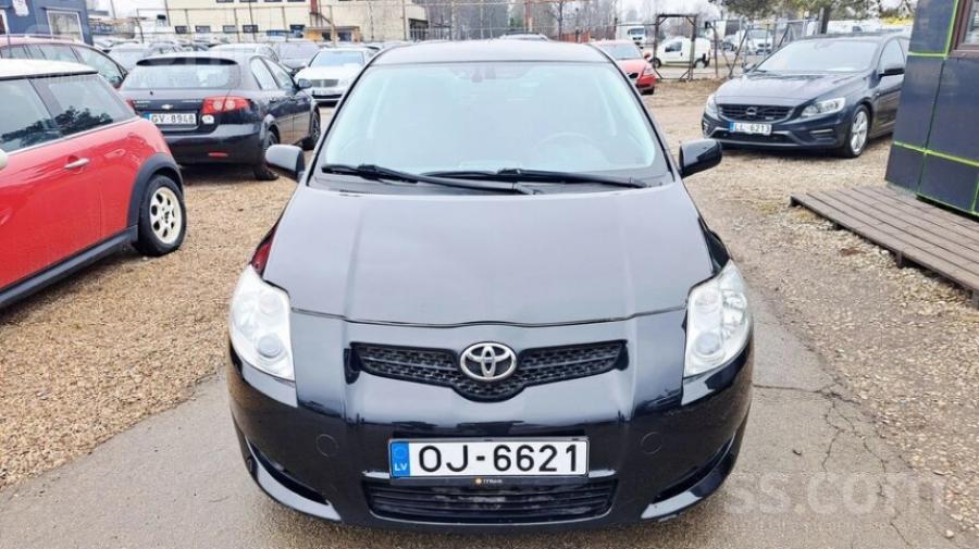 Black Toyota Auris 2007 in Riga, with an engine capacity of 2.20 L and mileage of 211 thousand km for 2700 €, photo 14 on AUTOMOTO.COM.LV