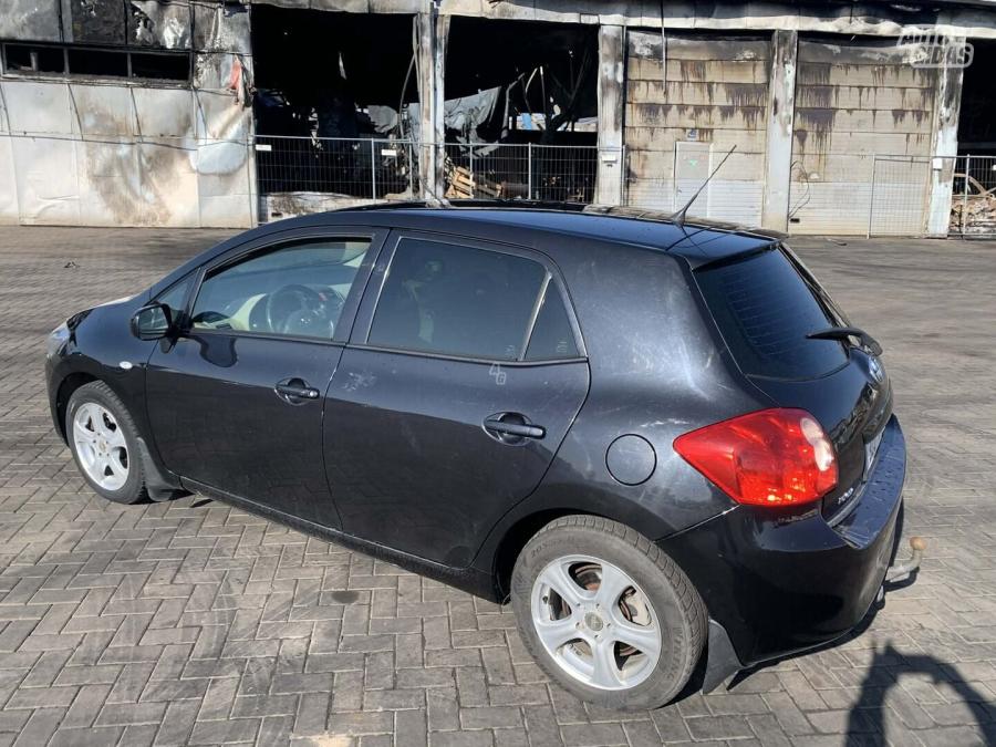 Black Toyota Auris 2007 in Marijampole, with an engine capacity of 2.00 L and mileage of 314 thousand km for 1600 €, photo 4 on AUTOMOTO.COM.LV