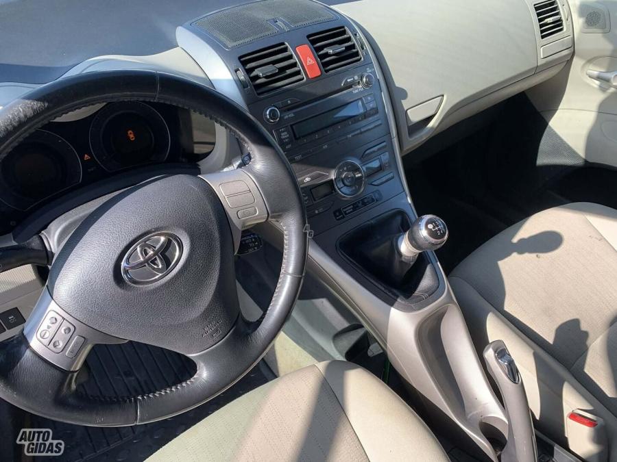 Black Toyota Auris 2007 in Marijampole, with an engine capacity of 2.00 L and mileage of 314 thousand km for 1600 €, photo 7 on AUTOMOTO.COM.LV