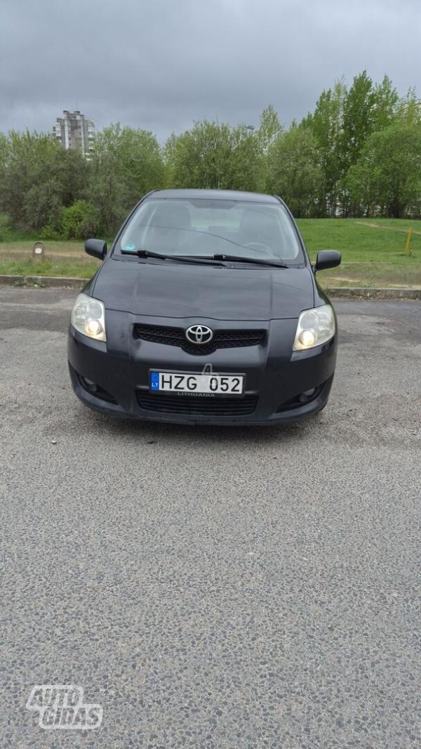 Black Toyota Auris 2007 in Vilnius, with an engine capacity of 2.00 L and mileage of 320 thousand km for 2000 €, photo 1 on AUTOMOTO.COM.LV