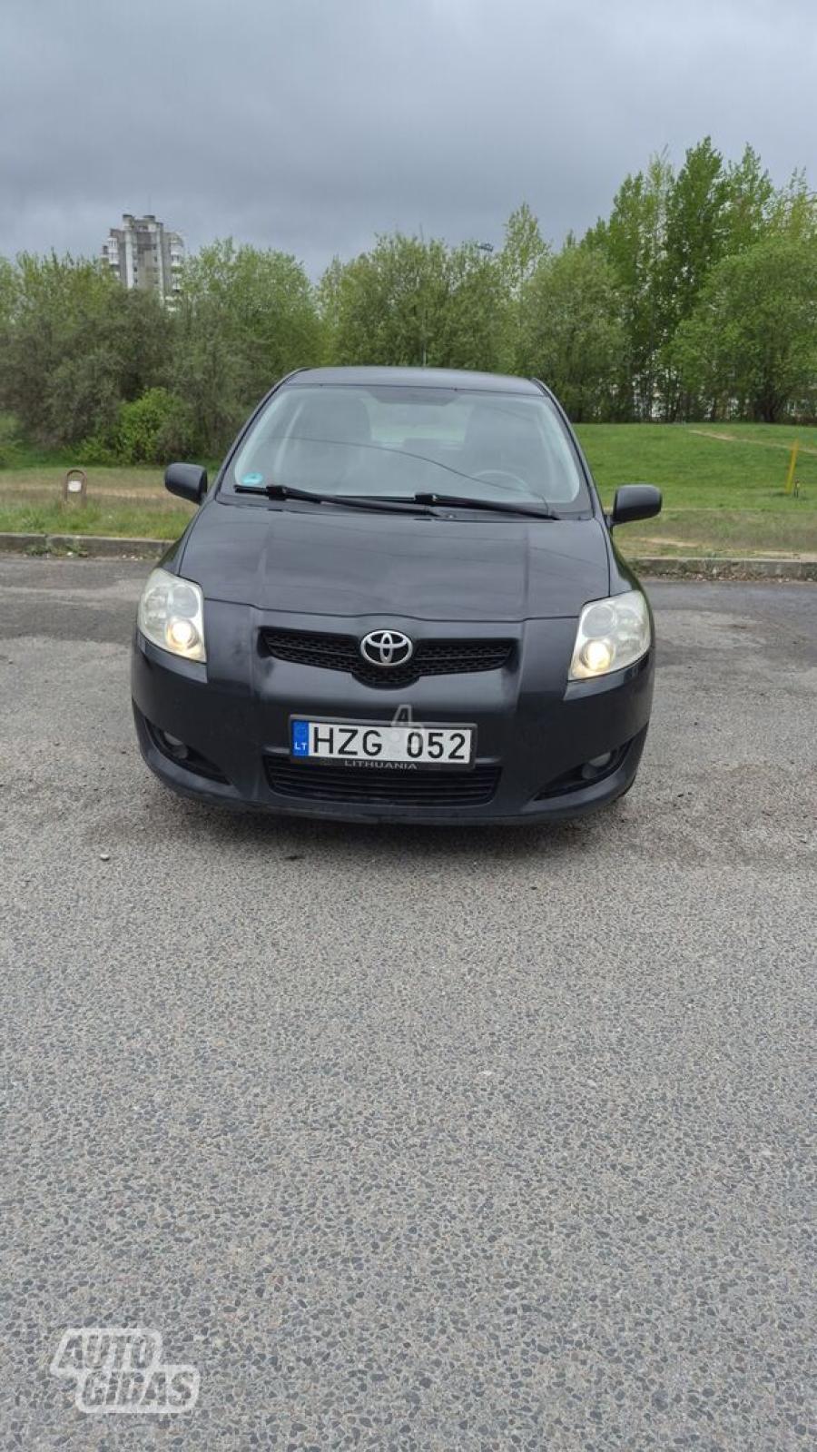 Black Toyota Auris 2007 in Vilnius, with an engine capacity of 2.00 L and mileage of 320 thousand km for 2000 €, photo 1 on AUTOMOTO.COM.LV