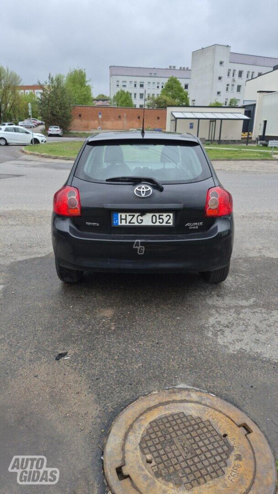 Black Toyota Auris 2007 in Vilnius, with an engine capacity of 2.00 L and mileage of 320 thousand km for 2000 €, photo 4 on AUTOMOTO.COM.LV