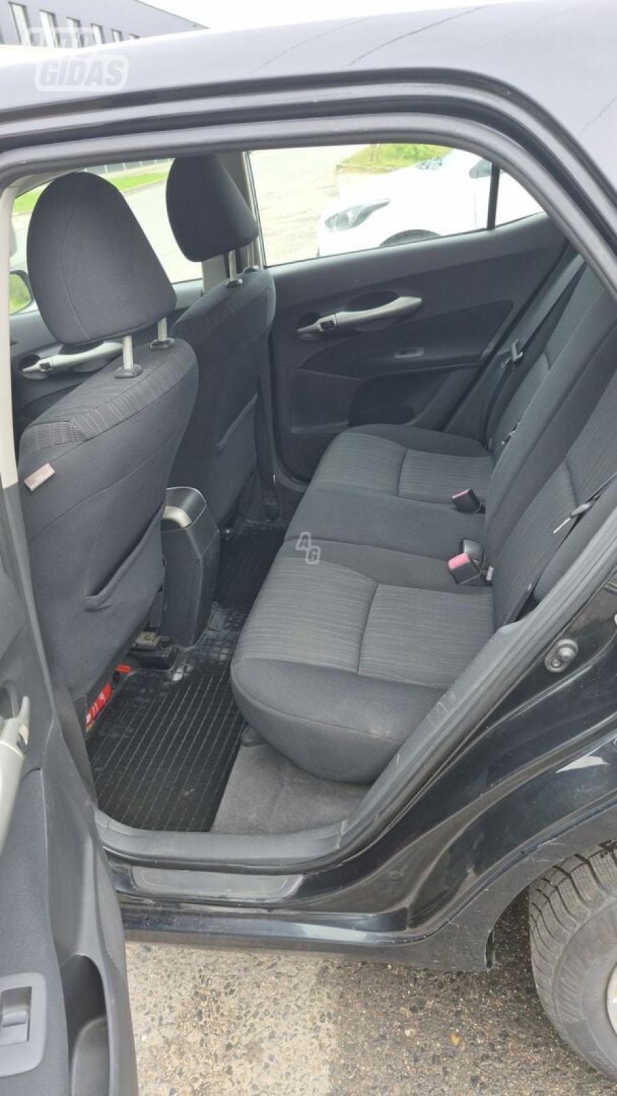 Black Toyota Auris 2007 in Vilnius, with an engine capacity of 2.00 L and mileage of 320 thousand km for 2000 €, photo 7 on AUTOMOTO.COM.LV