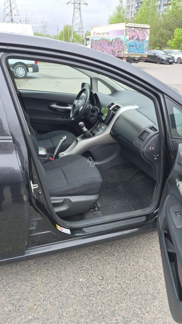 Black Toyota Auris 2007 in Vilnius, with an engine capacity of 2.00 L and mileage of 320 thousand km for 2000 €, photo 7 on AUTOMOTO.COM.LV
