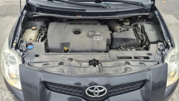 Black Toyota Auris 2007 in Vilnius, with an engine capacity of 2.00 L and mileage of 320 thousand km for 2000 €, photo 10 on AUTOMOTO.COM.LV