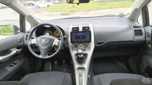 Black Toyota Auris 2007 in Vilnius, with an engine capacity of 2.00 L and mileage of 320 thousand km for 2000 €, photo 12 on AUTOMOTO.COM.LV