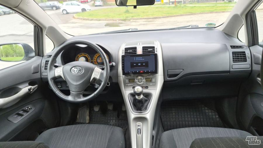 Black Toyota Auris 2007 in Vilnius, with an engine capacity of 2.00 L and mileage of 320 thousand km for 2000 €, photo 12 on AUTOMOTO.COM.LV