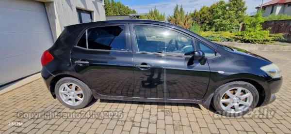 Black Toyota Auris 2007 in Tallinn, with an engine capacity of 1.40 L and mileage of 232 thousand km for 2590 €, photo 10 on AUTOMOTO.COM.LV