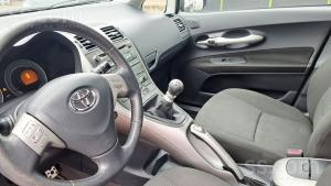 Black Toyota Auris 2007 in Riga, with an engine capacity of 2.20 L and mileage of 211 thousand km for 2700 €, photo 11 on AUTOMOTO.COM.LV