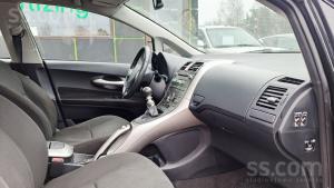 Black Toyota Auris 2007 in Riga, with an engine capacity of 2.20 L and mileage of 211 thousand km for 2700 €, photo 14 on AUTOMOTO.COM.LV