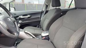 Black Toyota Auris 2007 in Riga, with an engine capacity of 2.20 L and mileage of 211 thousand km for 2700 €, photo 15 on AUTOMOTO.COM.LV
