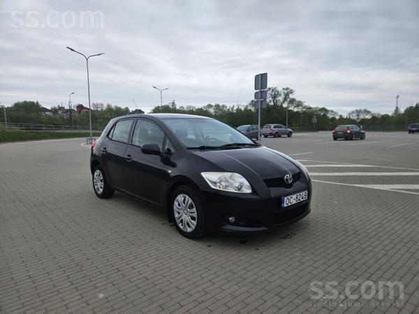 Melns Toyota Auris 2007 Rēzekne, ar dzinēja tilpumu 2.00 L un nobraukumu 319 tūkst. km par 1900 €, foto 1 vietnē AUTOMOTO.COM.LV