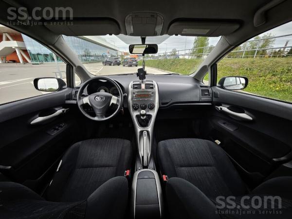 Melns Toyota Auris 2007 Rēzekne, ar dzinēja tilpumu 2.00 L un nobraukumu 319 tūkst. km par 1900 €, foto 5 vietnē AUTOMOTO.COM.LV