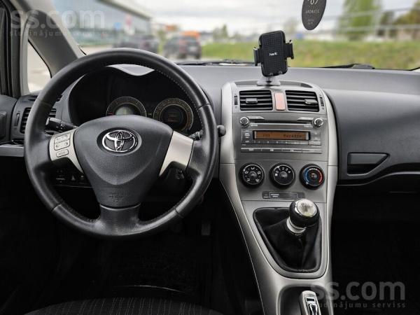 Melns Toyota Auris 2007 Rēzekne, ar dzinēja tilpumu 2.00 L un nobraukumu 319 tūkst. km par 1900 €, foto 6 vietnē AUTOMOTO.COM.LV