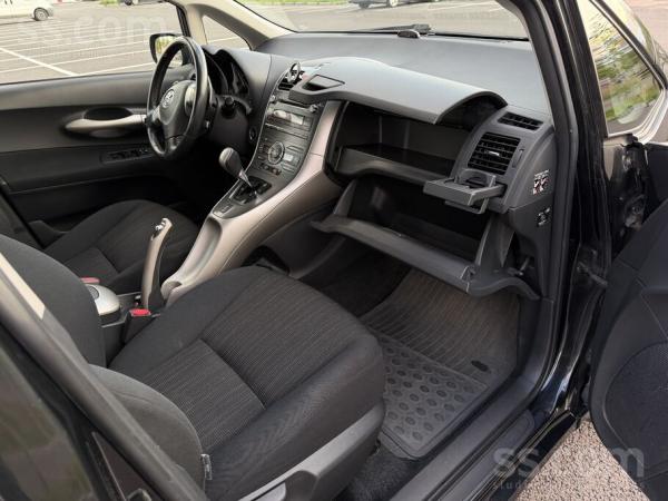 Black Toyota Auris 2007 in Jelgava, with an engine capacity of 1.60 L and mileage of 140 thousand km for 2900 €, photo 10 on AUTOMOTO.COM.LV