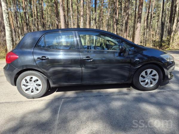 Melns Toyota Auris 2007 Rīga, ar dzinēja tilpumu 2.00 L un nobraukumu 275 tūkst. km par 1850 €, foto 1 vietnē AUTOMOTO.COM.LV