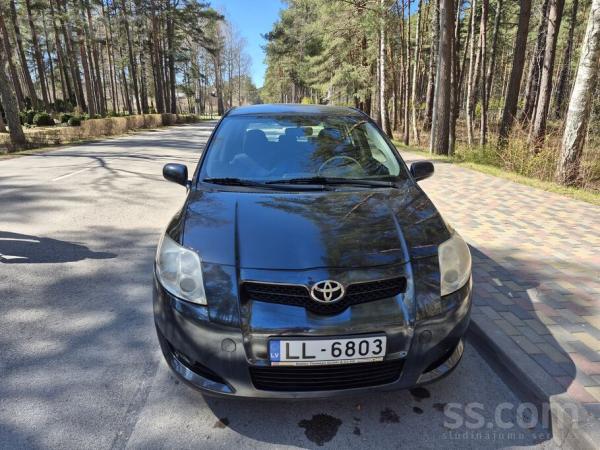Melns Toyota Auris 2007 Rīga, ar dzinēja tilpumu 2.00 L un nobraukumu 275 tūkst. km par 1850 €, foto 3 vietnē AUTOMOTO.COM.LV