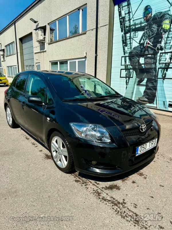 Melns Toyota Auris 2007 Tallina, ar dzinēja tilpumu 2.20 L un nobraukumu 323 tūkst. km par 2150 €, foto 2 vietnē AUTOMOTO.COM.LV
