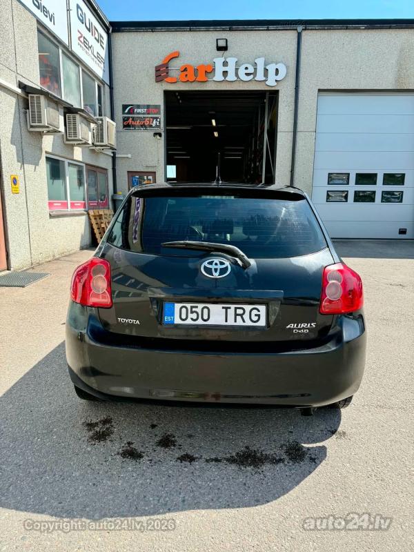 Melns Toyota Auris 2007 Tallina, ar dzinēja tilpumu 2.20 L un nobraukumu 323 tūkst. km par 2150 €, foto 3 vietnē AUTOMOTO.COM.LV